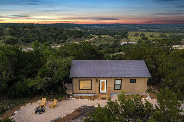 Modern Hill Country Guesthouse Retreat - Luckenbach, TX
