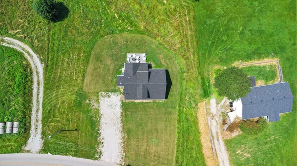 Bourbon Trail Getaway | Jacuzzi Tub & Scenic Views - Kentucky