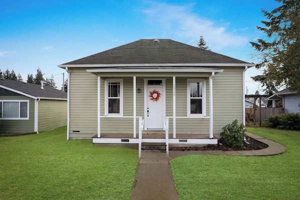 This House Is A 2 Bedroom(s), 1 Bathrooms, Located In Olympia, Wa. - Olympia