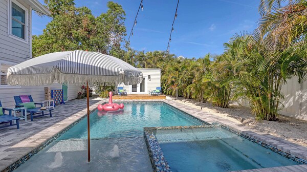 *New* Heated Pool, Fire Pit, Guest House-near Ami - Longboat Key, FL