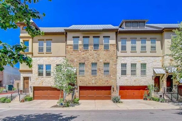 Bend In The River - Gorgeous 4-level Brownstone With Rooftop Views - Georgetown, TX