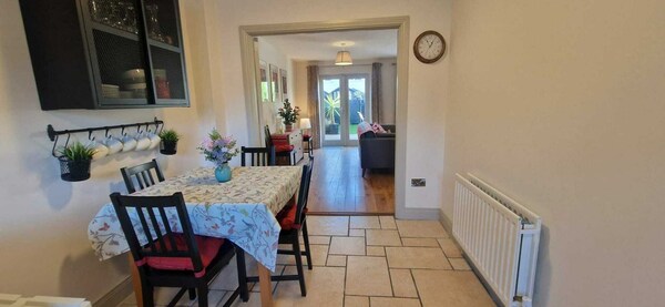 Refurbed, Modern & Stylish 3bd W/garden / Pets Ok - Dunboyne