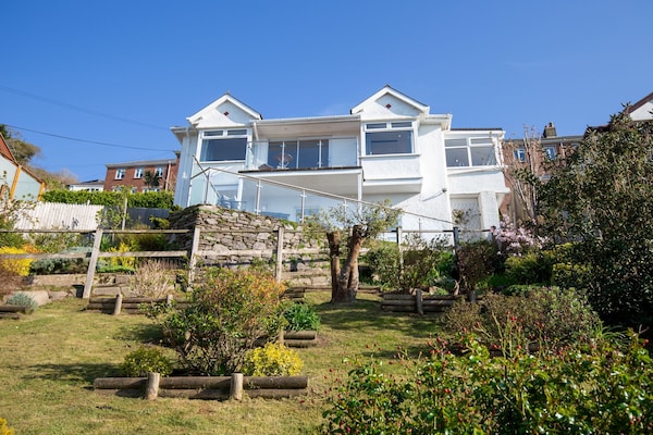 Pentre - Sleeps 4 Guests  In 2 Bedrooms - Dartmouth