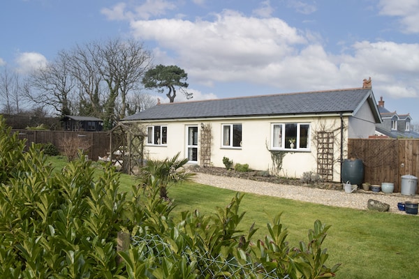 Honeycomb Cottage Is A Charming Retreat 2 Miles From Cornwall's Best Beaches - St Agnes