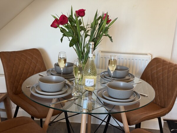 Modern 2-bed House With Evcharger- Hosted By Hutch - Royal Leamington Spa