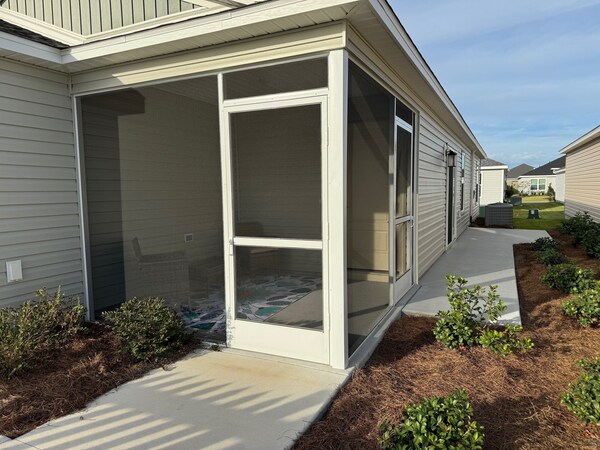 Charming 2/2 In The Villages, Pet Friendly, Golf Cart Upon Request. - Wildwood, FL