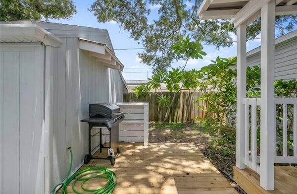 Peaceful Cottage With Ac In St. Petersburg - Close To Everything! - St. Petersburg, FL