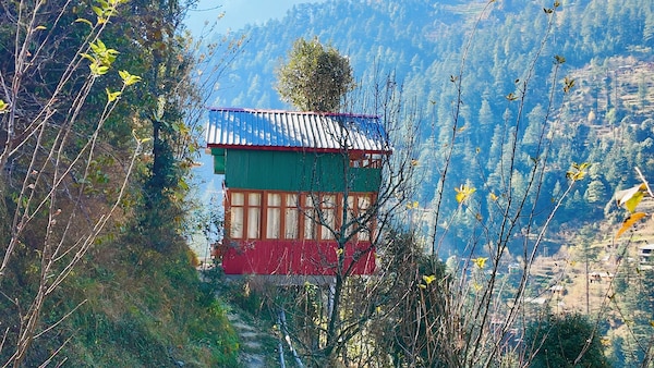 Jibhi Bliss Treehouse Cottage - Jibhi