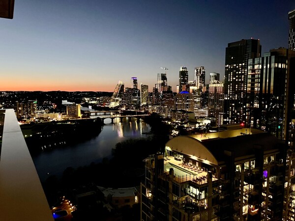 Rooftop Pool, 31st Floor Balcony, Cocktail Bar And Coffee Shop - Austin, TX