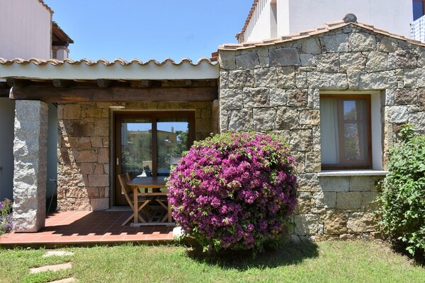 Villa Menhir. Mediterranean Garden. Mountain View. - Girasole