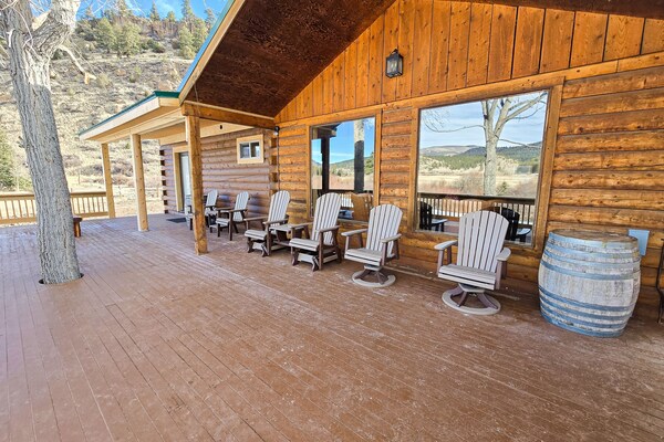 Charming Riverfront Cabin With Hot Tub, Fireplace, And Stunning Outdoor Views - South Fork, CO