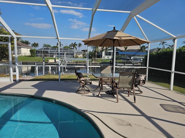 Pelican Paradise Gulf Access Waterfront Pool/home - Sanibel, FL