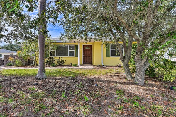 2 Bed 1 Bath Walk To Nokomis Beach - Venice Beach, FL
