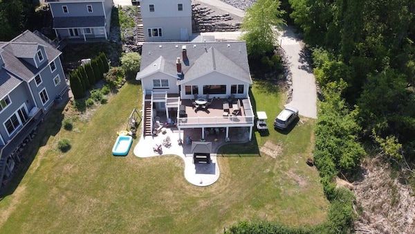 Luxury Waterfront Retreat - Hot Tub & Game Room - Rochester, NY