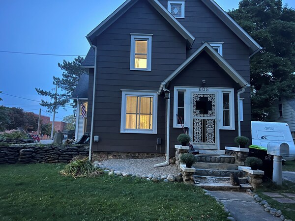 Cozy Chic Of Cheboygan Private Upper Level Suite - Mullett Lake, MI