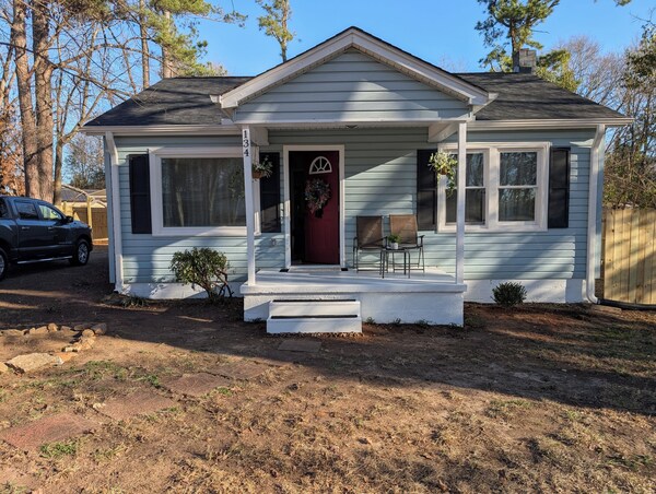 Entire House, Carport Private Yard With Deck Fully Furnished With All Essentials - Spartanburg, SC