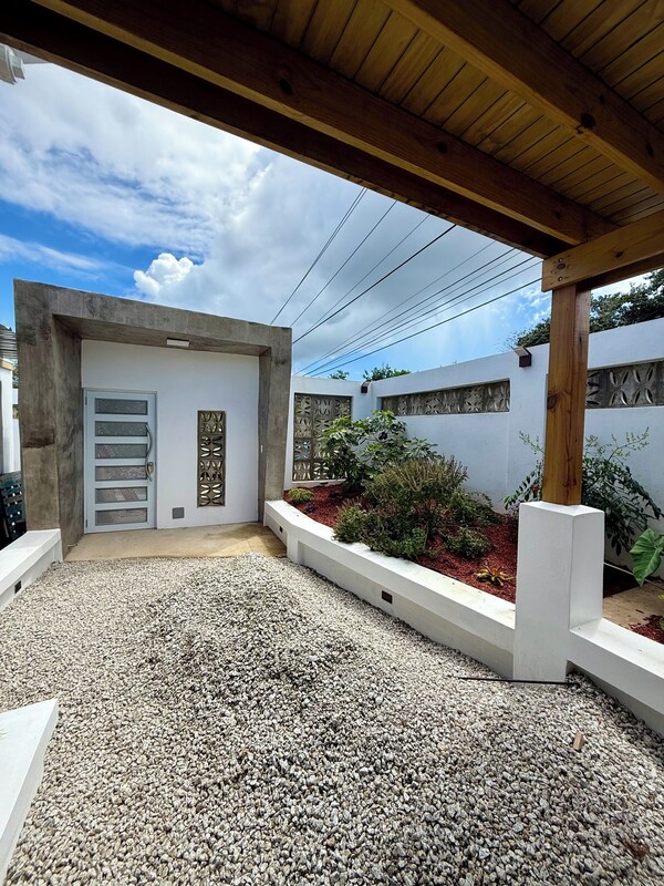 Located Close To Isabel Segunda Vieques, Close To Downtown 4 Bedrooms W/pool. - Vieques