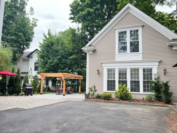 Deluxe Spacious 2-bedroom 2-story With Gas Fireplace Guest House - Massachusetts