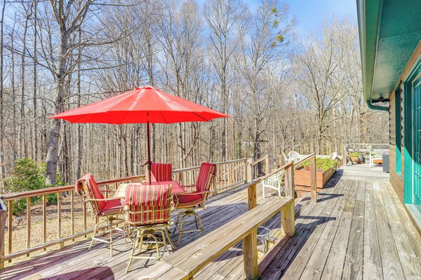 Large Deck: Luxe 6-acre Retreat In Dahlonega! - Dahlonega, GA