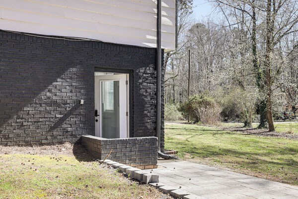 11 Mi To Marietta Square: Modern Apt W/ Yard! - Roswell, GA