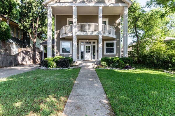 Downtown 4 Bed With Pool And Spa! Near It All! - Dallas, TX