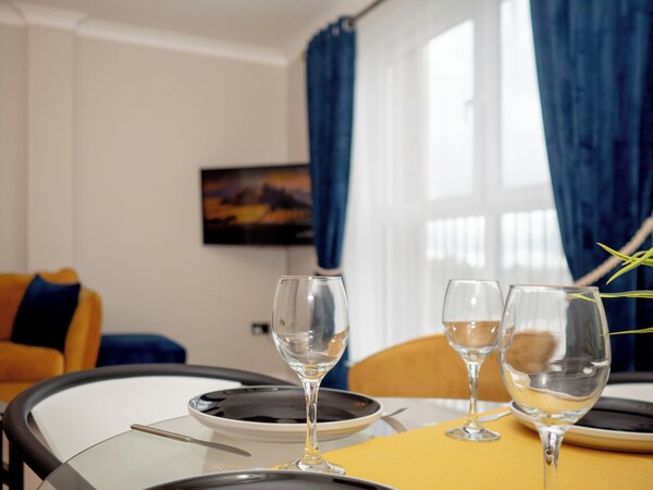 Stylish 2-bedroom Apartment Near New Malden Station - Epsom