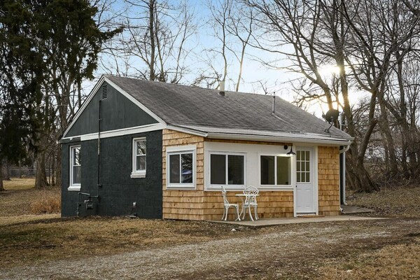 The Quiet Nook (Pets Welcome) - Belton, MO