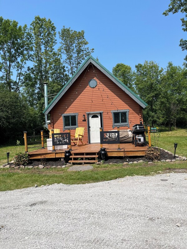 Hideaway Cabin With Hot Tub - Sackets Harbor, NY