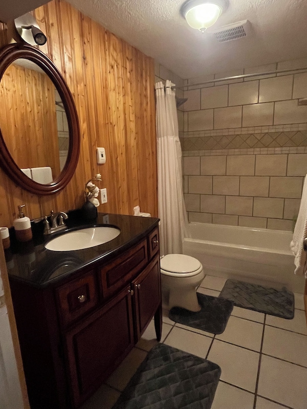 Casa Michaud, Full Basement Suite - Nakusp