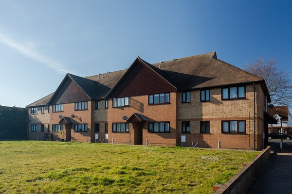 K Suites - Lovely 2-bed House W/free Parking - Colchester