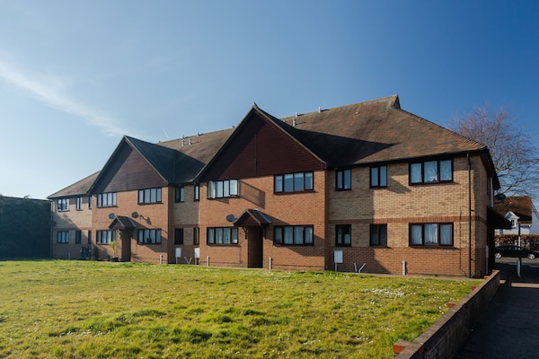 K Suites - Lovely 2-bed House W/free Parking - Colchester