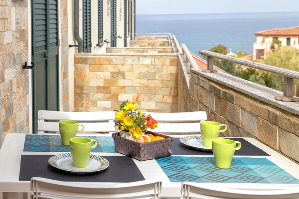 Apartment 'Le Residenze Di Anna' With Sea View, Shared Pool And Air Conditioning - Sardinia Island