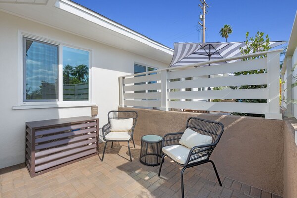 South Oceanside Bungalow 2 - Deluxe Queen Studio + Patio - Carlsbad, CA