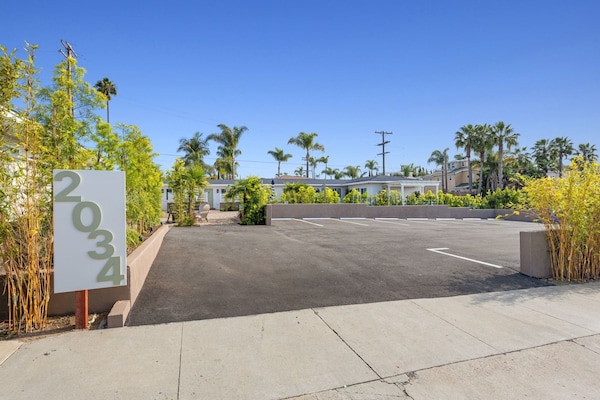 South Oceanside Bunalow 3 - Deluxe Queen Studio + Patio - Oceanside