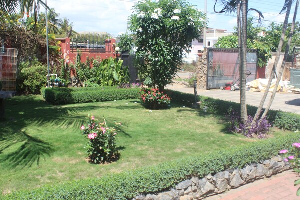 Charming 1-bedroom Apartment, W Kitchen, Garden And More, 7mins From Airport. - Accra