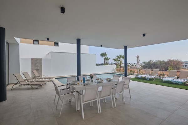 Protaras Aqua Pearl Villa Aq11 -  A Villa That Sleeps 11 Guests  In 5 Bedrooms - Cyprus