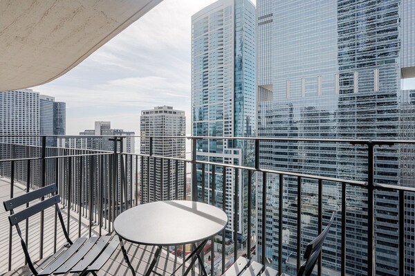 Blueground | Lakeshore East, Pool & W/d, Nr Park - Chicago, IL