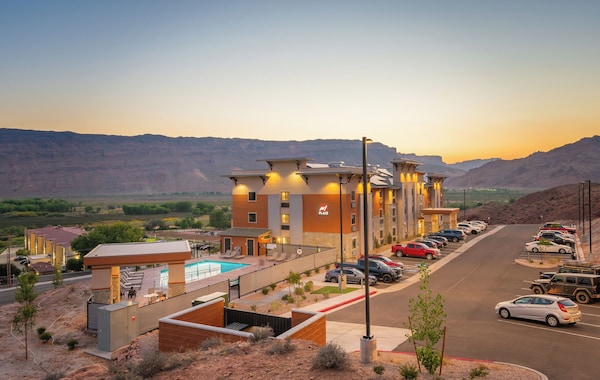 Unwind In A Spacious Room With Kitchen, Pet-friendly, Free Parking - Arches National Park, UT