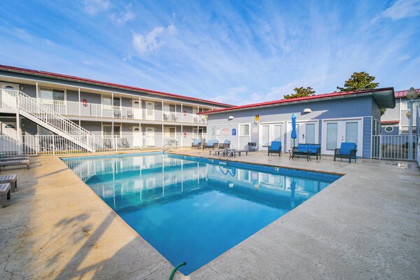 Walk To Ocean & Restaurants: Biloxi Getaway! - Biloxi, MS