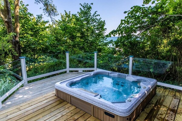 Lakefront Retreat: Direct Lake Michigan Access With Stunning Views - New Buffalo, MI