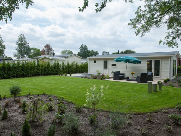 Prachtig Vrijstaand Vakantiehuis Voor 6 Personen Met Wifi, Zwembad, Tv, Terras En Parking - Sittard