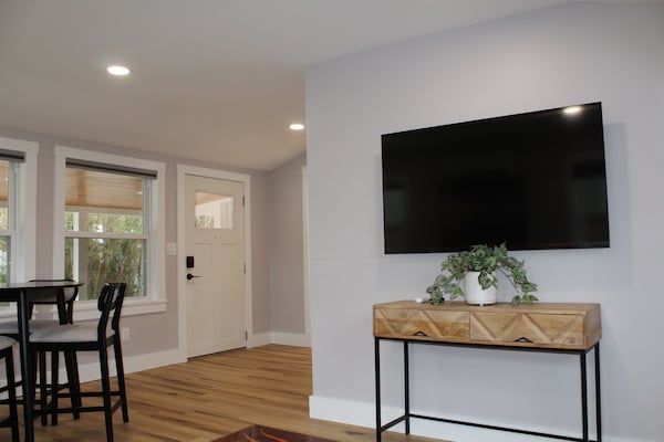 Charming 1-bedroom House With Ac, Wifi In Enchanting Tarpon Springs - Tarpon Springs, FL