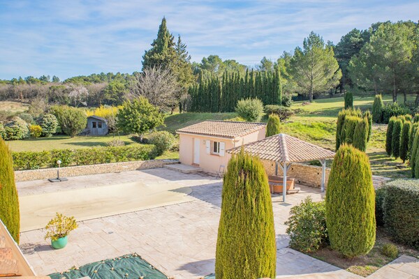Propriété Au Milieu Des Vignes Avec Parc  Entièrement Clos Et Piscine Sécurisée - Mornas