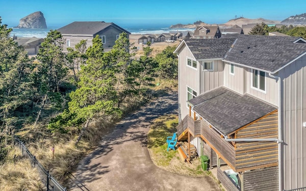 Remodeled Pacific City, Ocean View Home, Gated Community, Hot Tub, Bonus Room - Pacific City, OR