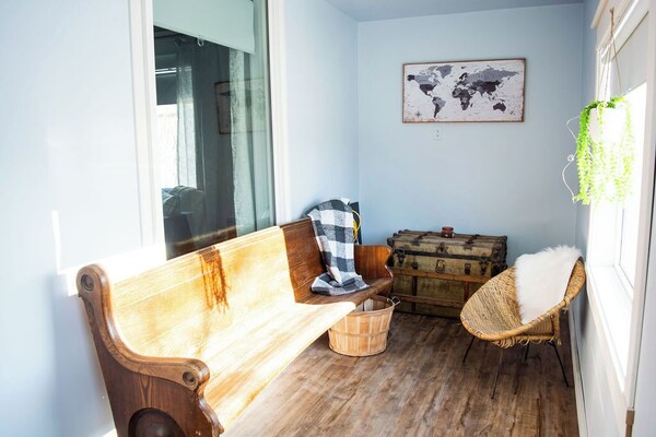 Lyons Manor Rest & Relax, Golf Hockey Curl & Shop Newly Renovated Characterhome - Virden