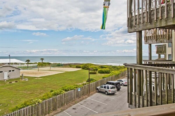 Queens Court 3102, Almost Oceanfront Condo In Emerald Isle, Nc! - Emerald Isle, NC