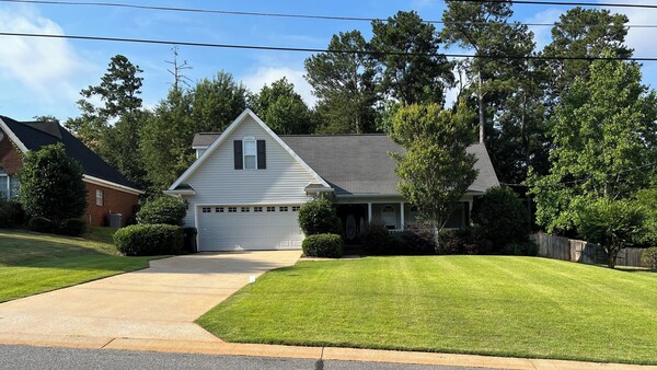 Large Private Home Near Campus - Auburn, AL
