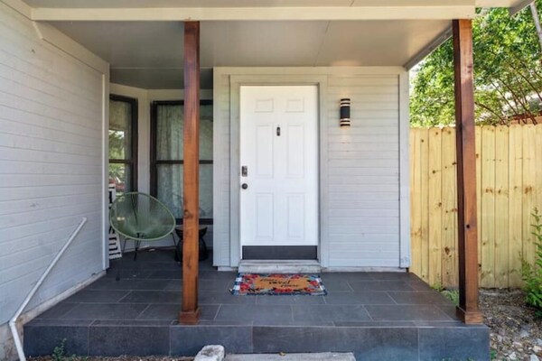 Lovely Downtown Round Rock Home - Pflugerville, TX