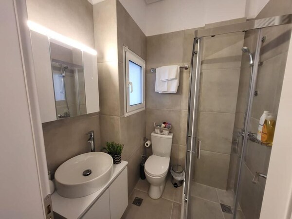 2 Bd Renovated Flat At Acropolis - Athen