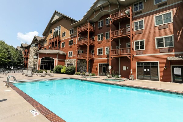 Hunter Mtn 3br Exec Suite | Jacuzzi & Fireplace - Hunter Mountain, NY